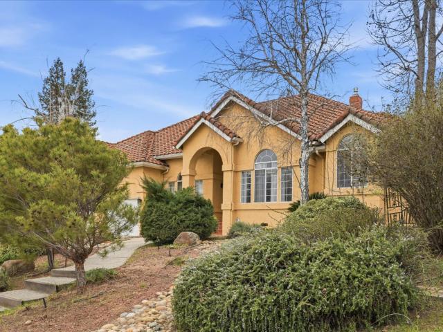 40484 Goldside Dr, Oakhurst, CA 93644 | MLS #FR26049 | Compass
