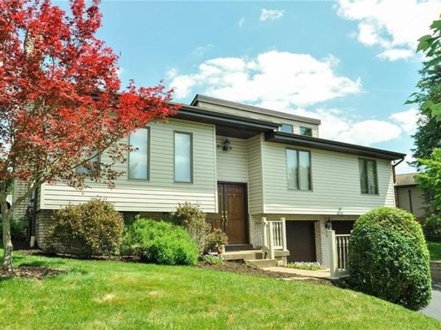 4048 Briarwood Dr, Greensburg, PA 15601
