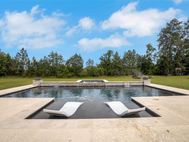 40498 Community Rd Road