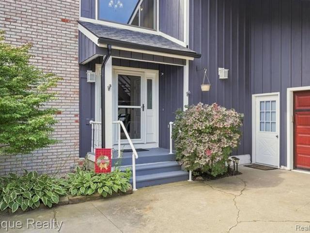 4049 Blue River Dr, Saint Clair Township, MI 48079