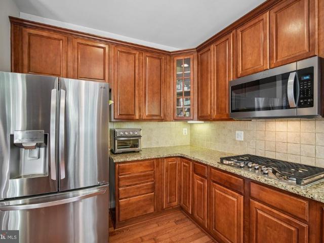 4049 Columbia Pike