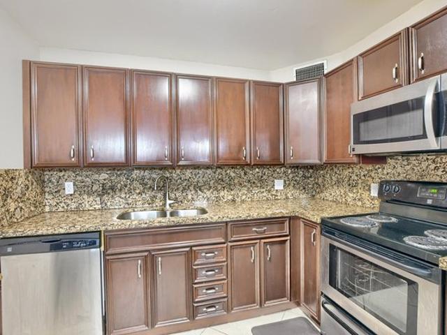 4049 Wolverton C, Boca Raton, FL 33434