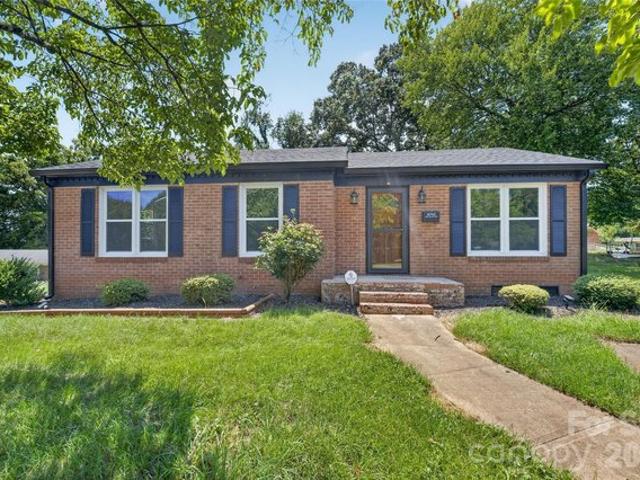 4040 Burnham Ct, Winston Salem, NC 27105