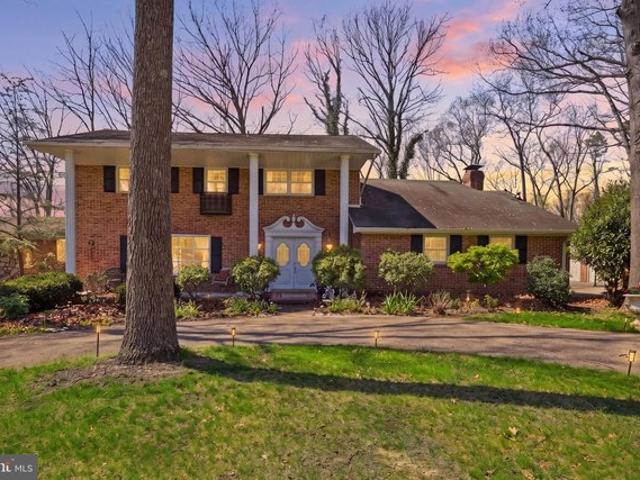 4041 Robinhood Dr, York, PA 17408