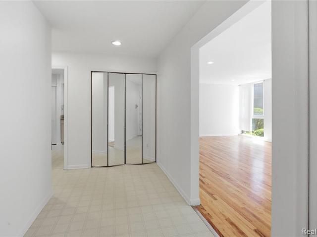 4041 W Maple Road # E102