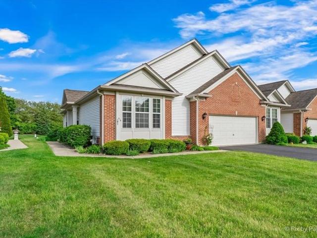 4041 Whitehall Ln, Algonquin, IL 60102