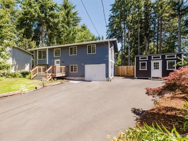 4042 Chinook Pl NW, Bremerton, WA 98312