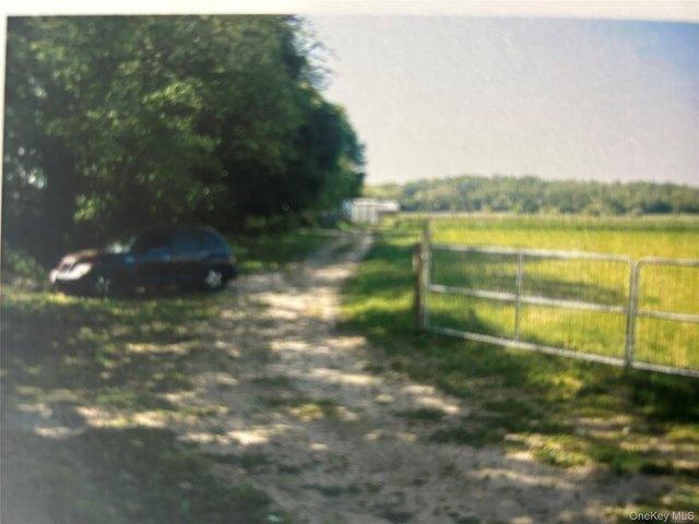 4042 Sound Ave, Riverhead, NY 11901