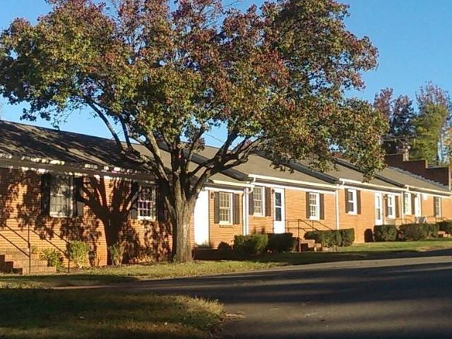 4042 3 Bedroom Apartment for Rent at Conway Ave, Charlotte, NC 28209 Colonial Village