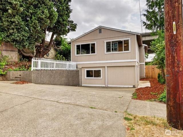 4042 5th Ave NE, Seattle, WA 98105