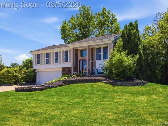 40435 Oak Tree, Novi, MI 48375