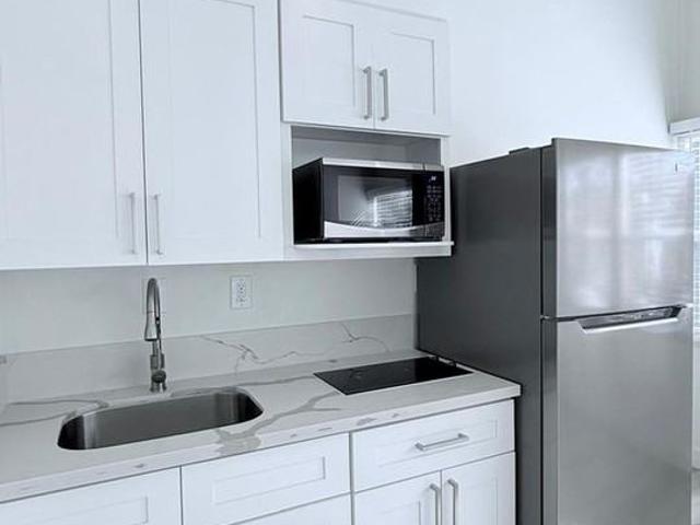4043 Buckingham Studio Apartment for Rent at 4043 Buckingham Rd, Los Angeles, CA 90008 Congress West