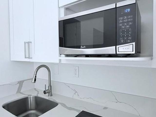 4043 Buckingham Studio Apartment for Rent at 4043 Buckingham Rd, Los Angeles, CA 90008 Congress West