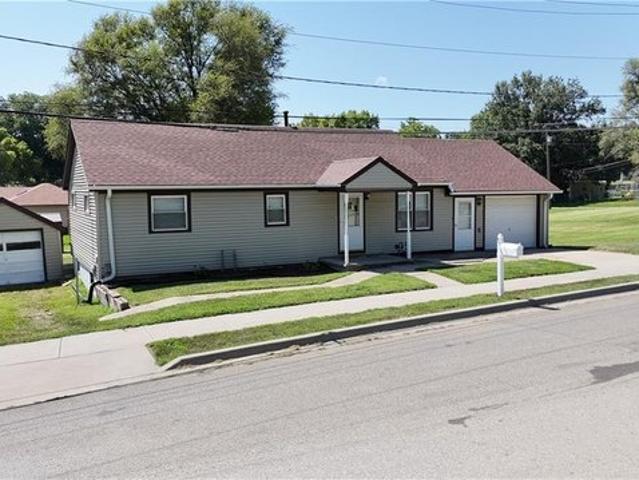 404 6th St S, Savannah, MO 64485