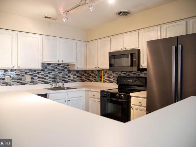 404 Colettes Court # 404