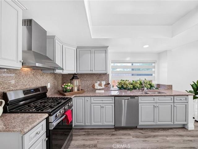 404 Continental Ct, Thousand Oaks, CA 91320