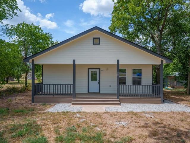 404 Campbell St, Bowie, TX 76230
