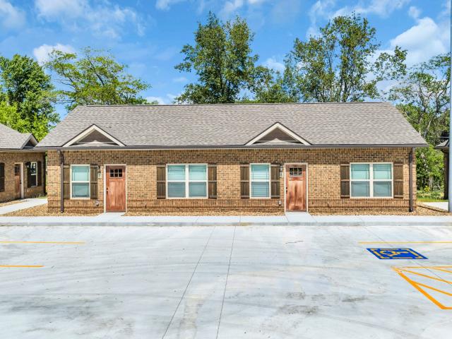 404 Cedar Ln