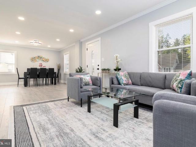 404 Crescent Road