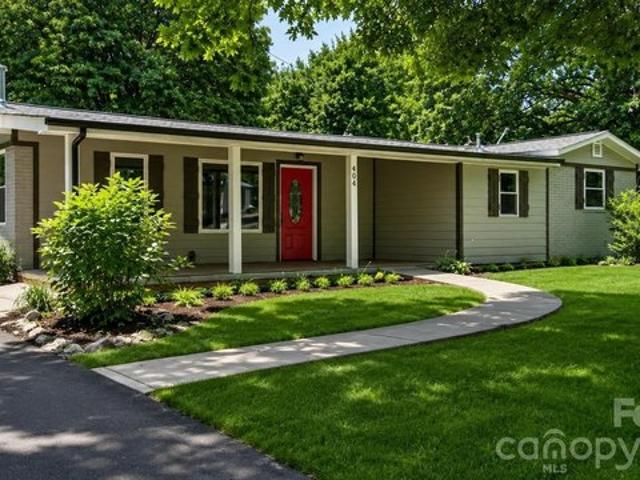 404 Dogwood Ln, Statesville, NC 28625