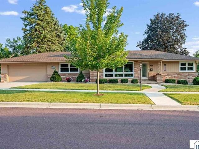 404 E 4th St, Blue Earth, MN 56013