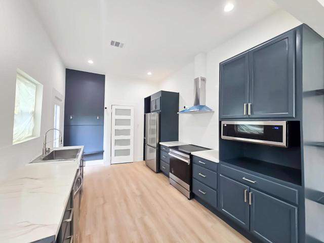 404 E 37th Street
