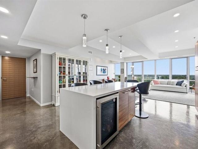 404 E College St Unit 1404, Iowa City, IA 52240