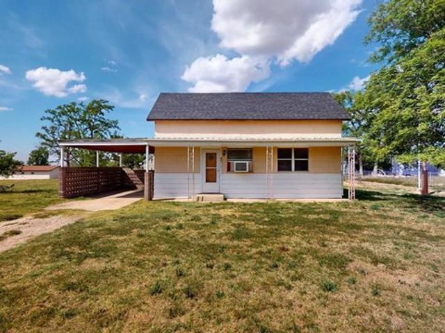 404 E First St, Shattuck, OK 73858