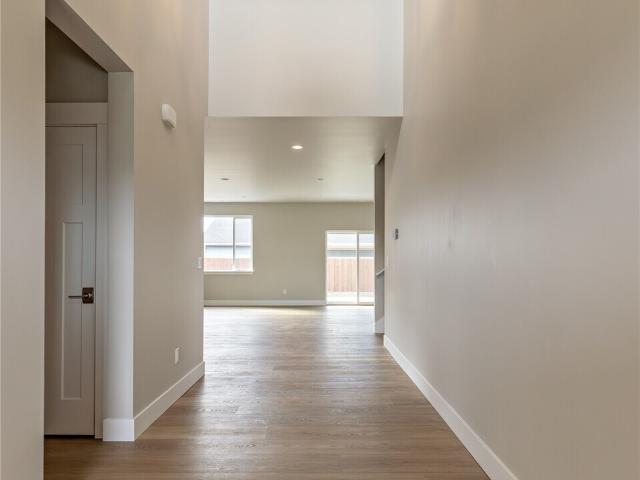 404 E Heatherstone Court