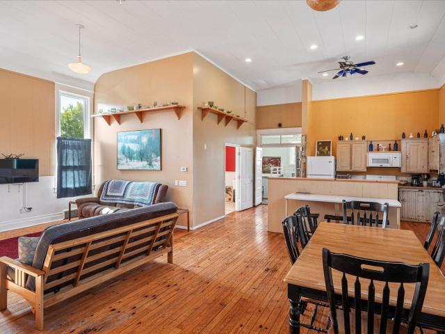 404 E Main St
