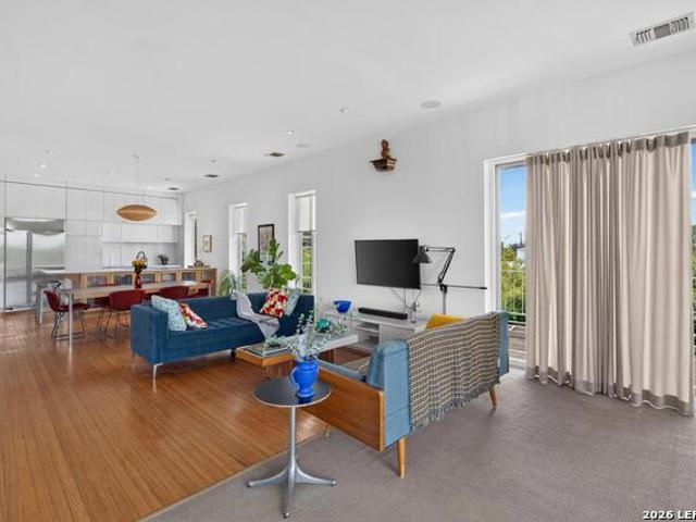 404 E Mulberry