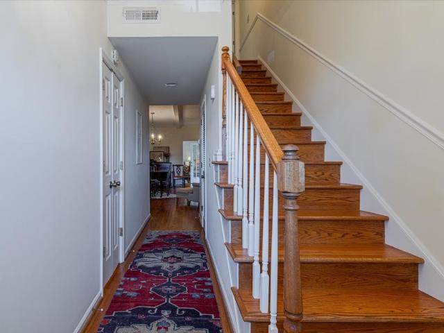 404 Foxborough Sq W