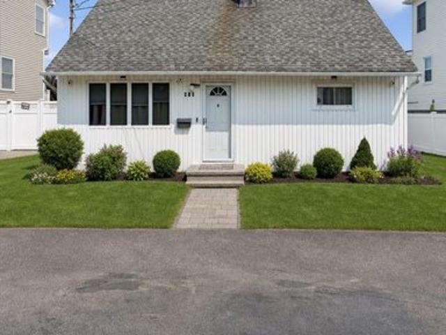 404 Front St, Bellmore, NY 11710