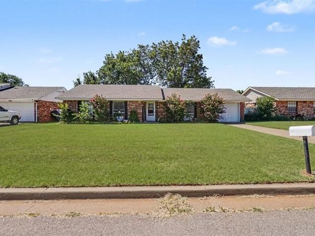 404 Kimberly Dr, Elk City, OK 73644