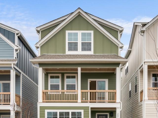 404 Hawthorn ln