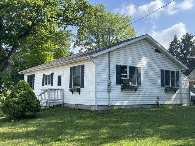 404 Herbert St, Blanchard, MI 49310