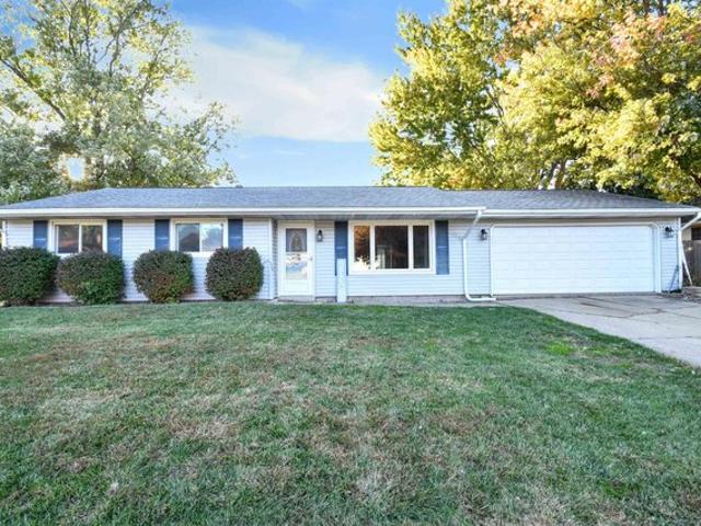 404 High Oak Dr, East Peoria, IL 61611