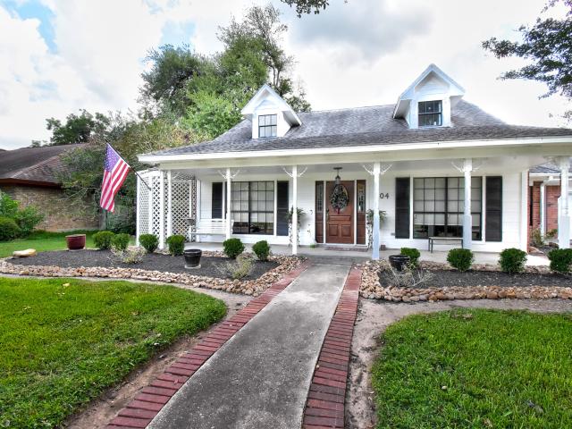 404 Huckleberry Dr, Lake Jackson, TX 77566 | MLS #51799 | Compass