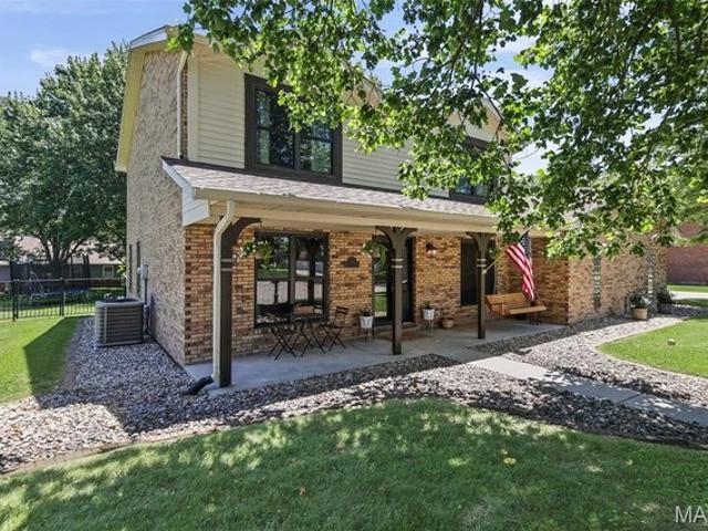 404 Hunters Gln, Belleville, IL 62220