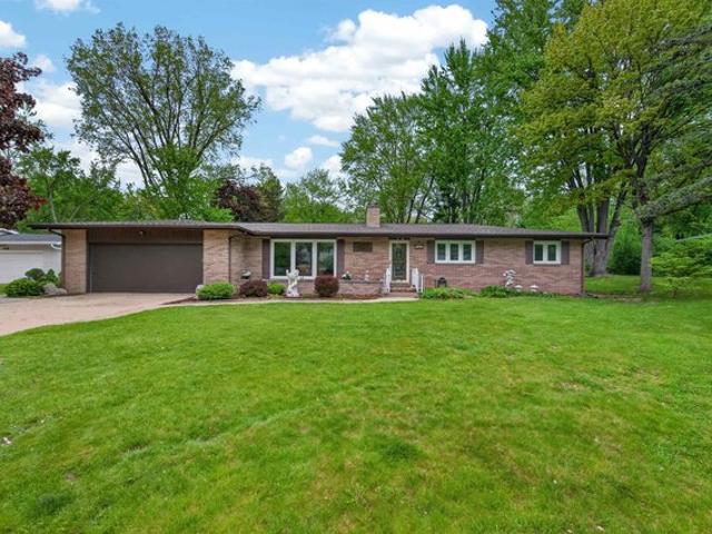 404 Hunters Rdg, Midland, MI 48640