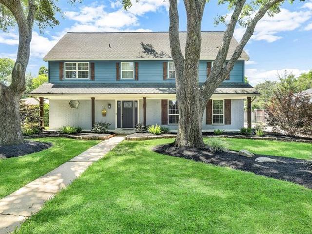 404 Independence Dr, Friendswood, TX 77546