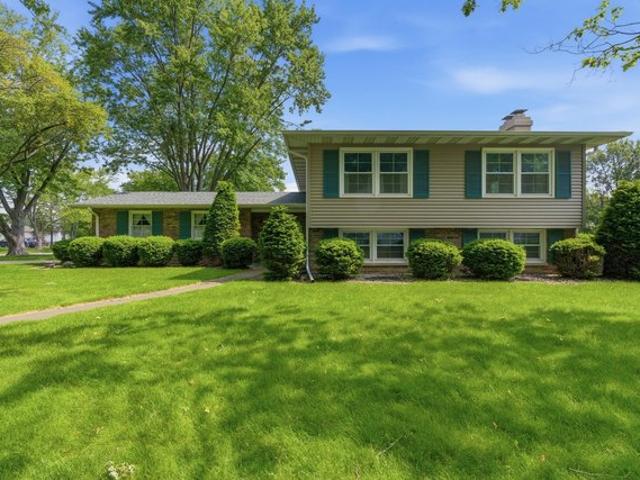 404 Las Olas Dr, Crown Point, IN 46307