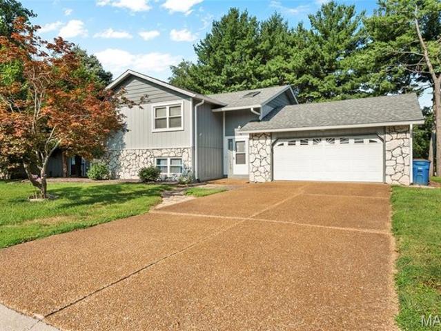 404 Lindenwood Dr, Troy, IL 62294