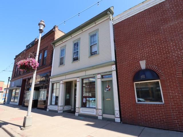 404 Main Street W