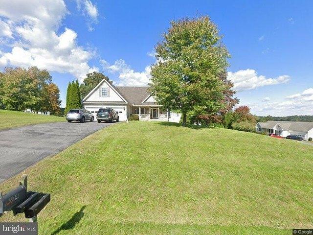 404 Michigan Dr, Falling Waters, WV 25419