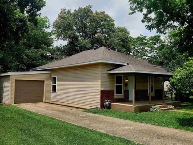 404 N Van Buren St, West Frankfort, IL 62896