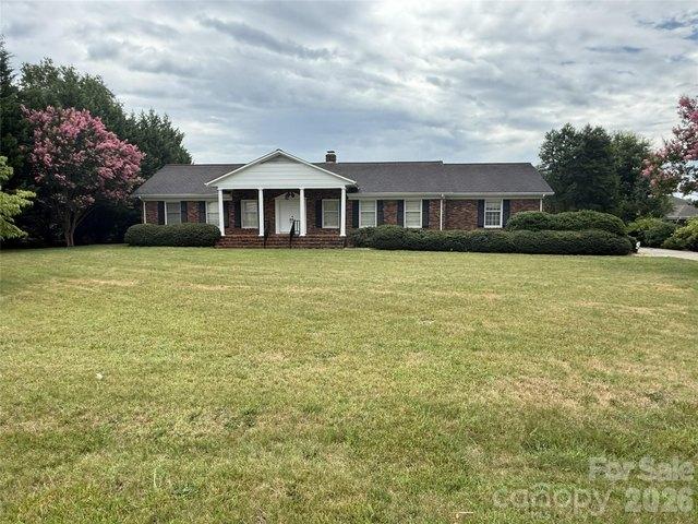 404 N Greenbriar Rd, Statesville, NC 28625