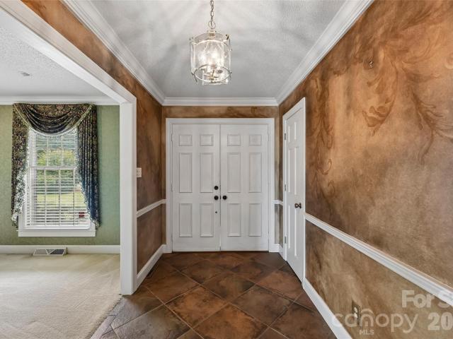 404 N Greenbriar Road