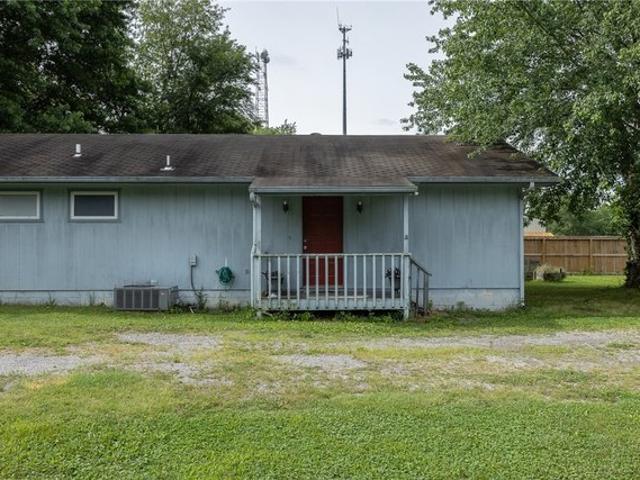 404 NE 4th Ave, Gravette, AR 72736