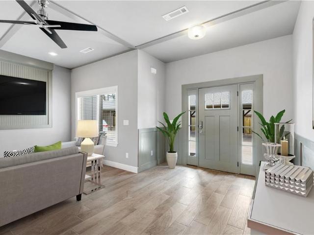 404 NW Retreat Lane